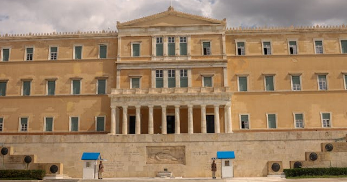 50 ΧΡΟΝΙΑ ΑΠΟ ΤΗΝ ΨΗΦΙΣΗ ΤΟΥ ΣΥΝΤΑΓΜΑΤΟΣ - ΣΚΕΨΕΙΣ ΓΙΑ ΤΗΝ ΑΝΑΘΕΩΡΗΣΗ